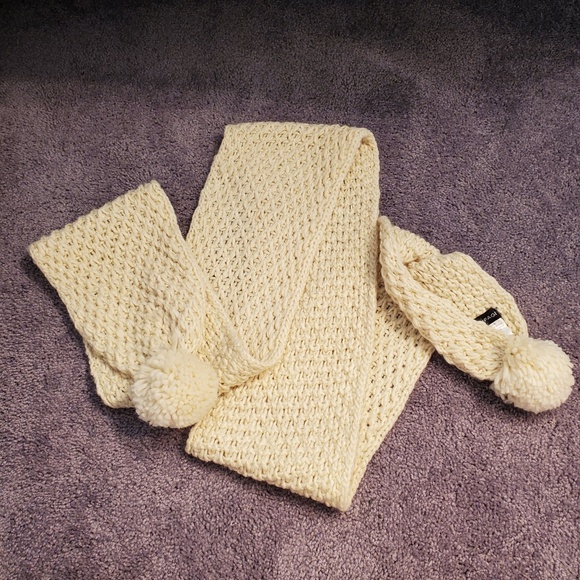 Rampage | Accessories | 3for25 Rampage Creme Pom Knit Scarf | Poshmark